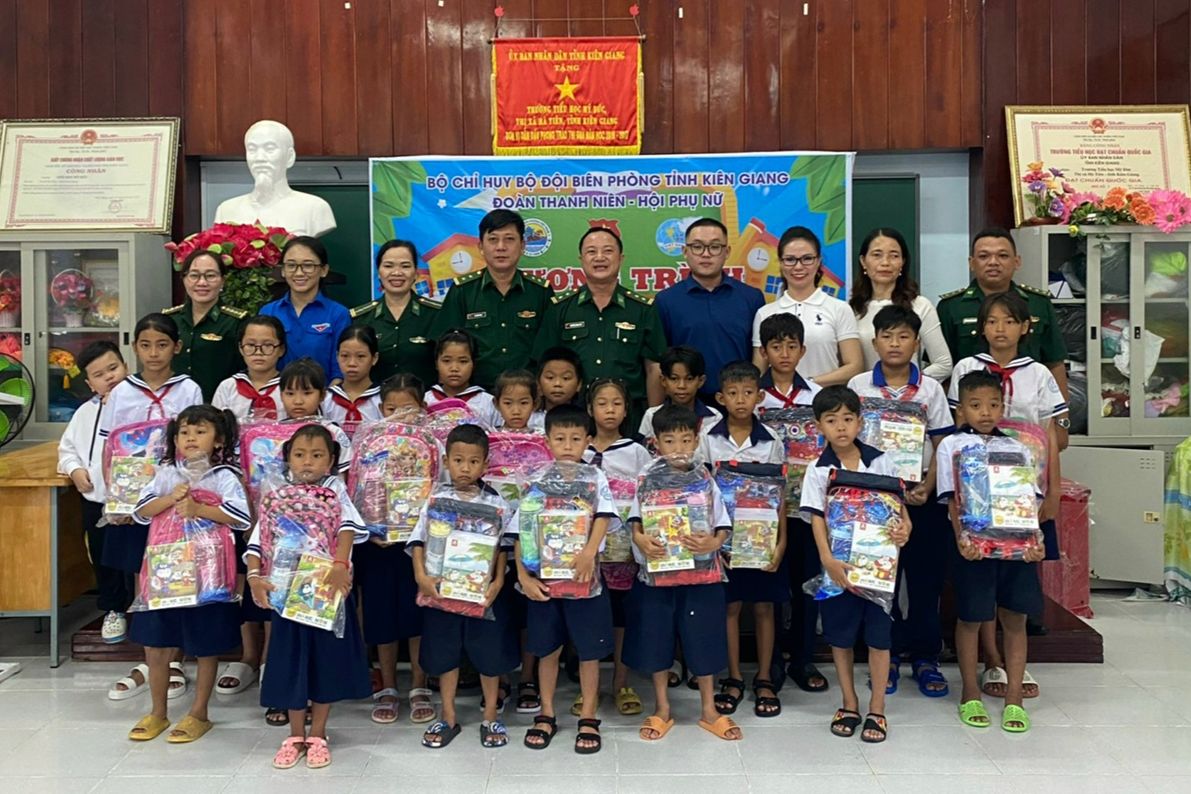 Phụ nữ Bộ đội Biên phòng Kiên Giang - Trí tuệ, bản lĩnh, hoàn thành tốt ...