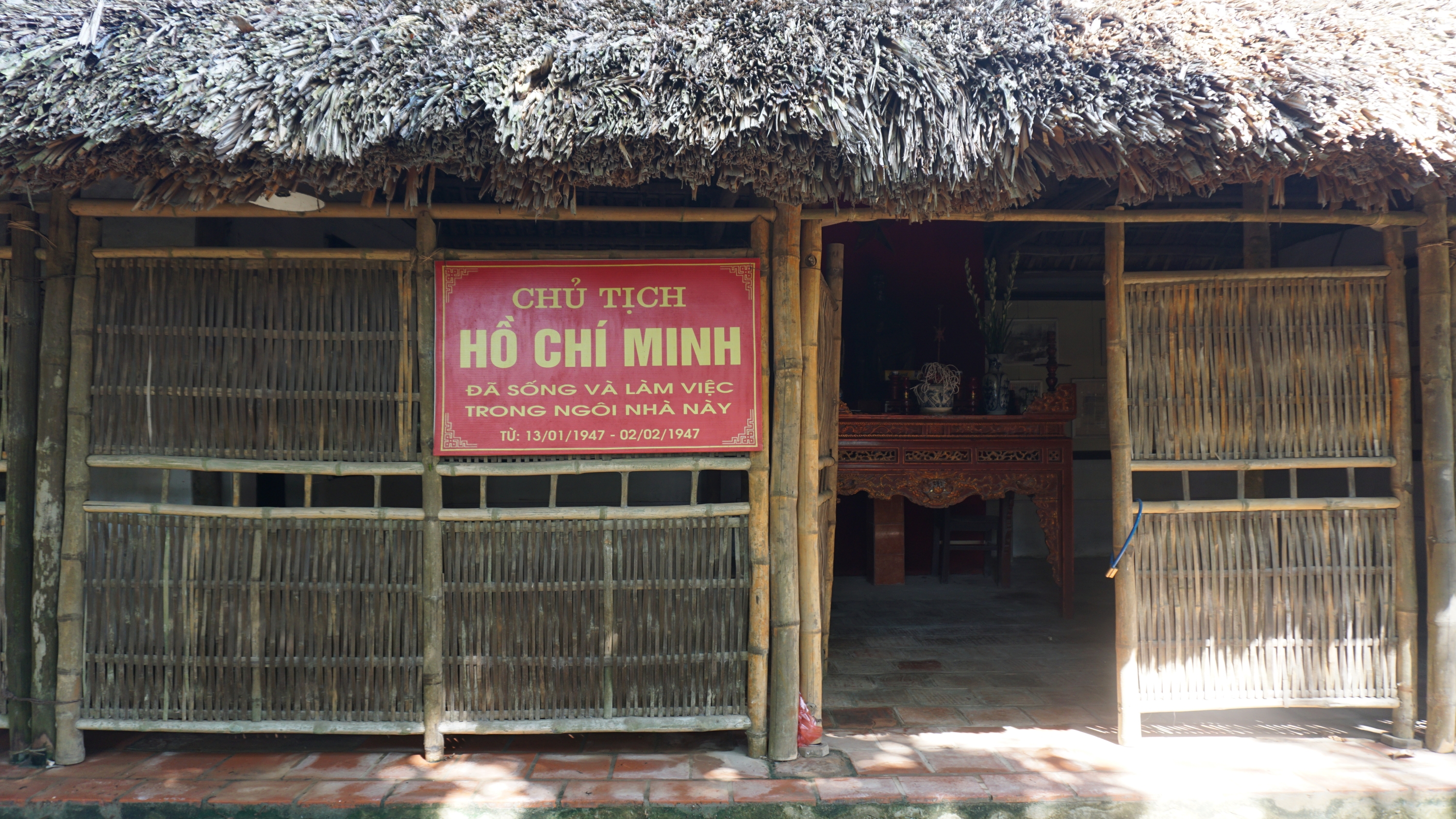 Thăm Nhà lưu niệm Bác Hồ - Địa chỉ đỏ cách mạng ở Thạch Thất (30/4)