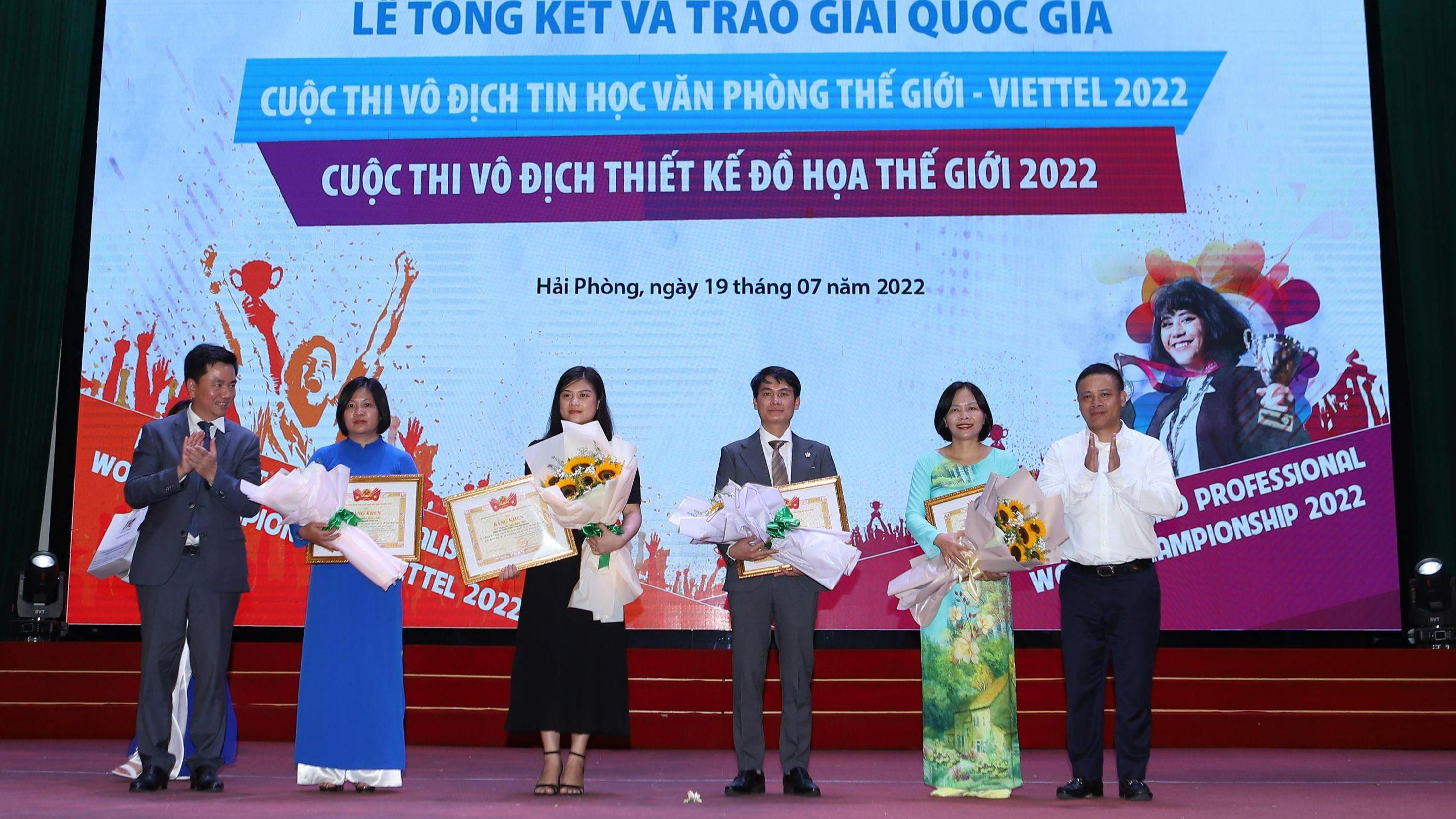 Thầy giáo Việt Nam 2 năm liên tiếp có học sinh đạt huy chương Vàng MOS ...