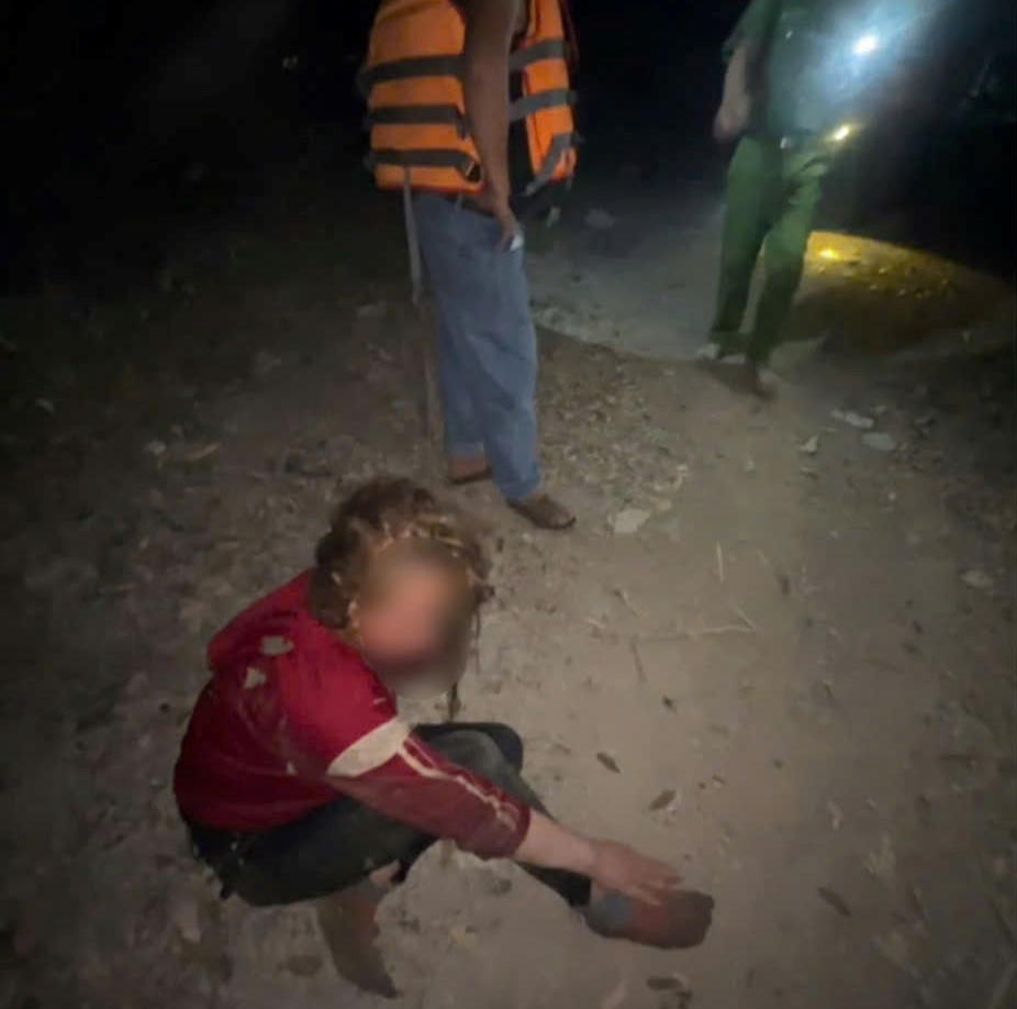 Kịp thời cứu người phụ nữ nhảy cầu Thủy điện Sêrêpốk 4A quên sinh